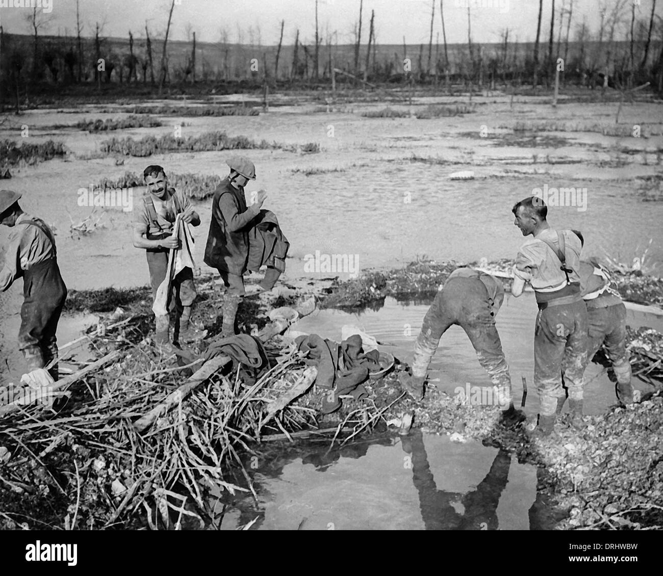 British army soldiers clean hi-res stock photography and images - Alamy