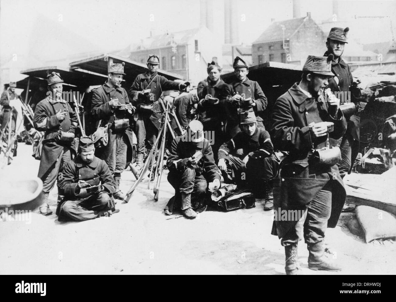 Belgian soldiers eating, Western Front, WW1 Stock Photo - Alamy