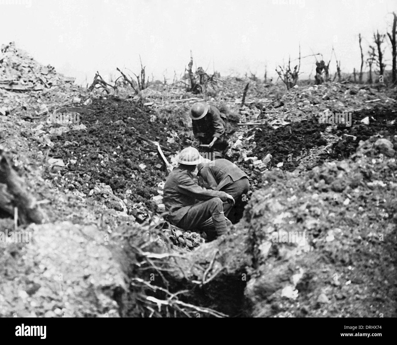 British troops digging trench, Ovillers, Western Front, WW1 Stock Photo ...