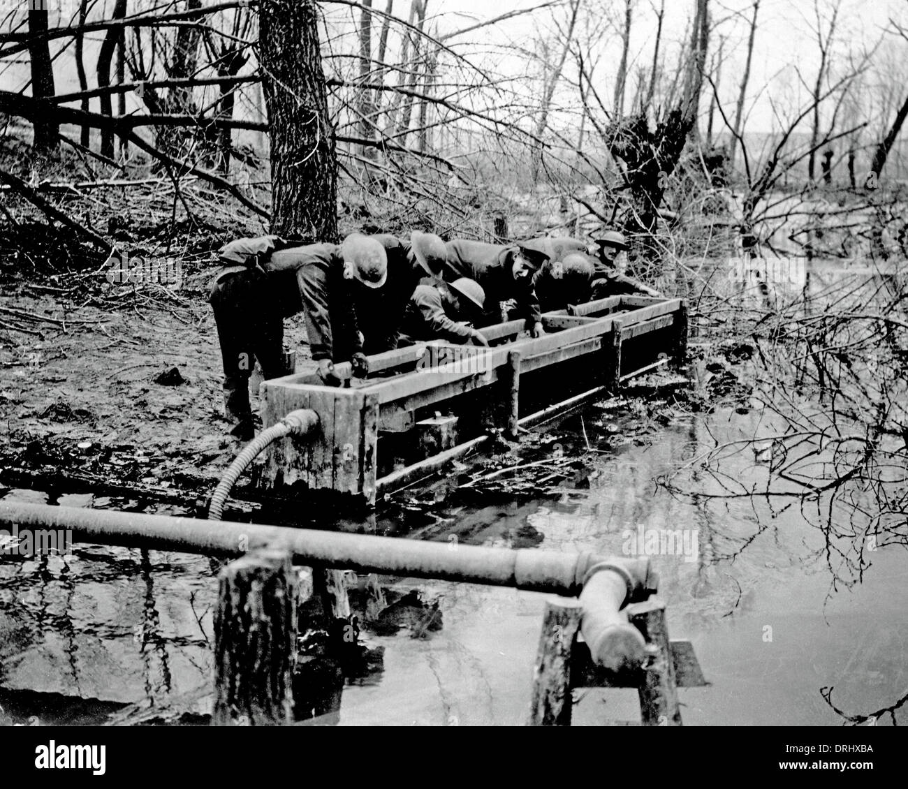 British soldiers filling water cans, Western Front, WW1 Stock Photo - Alamy