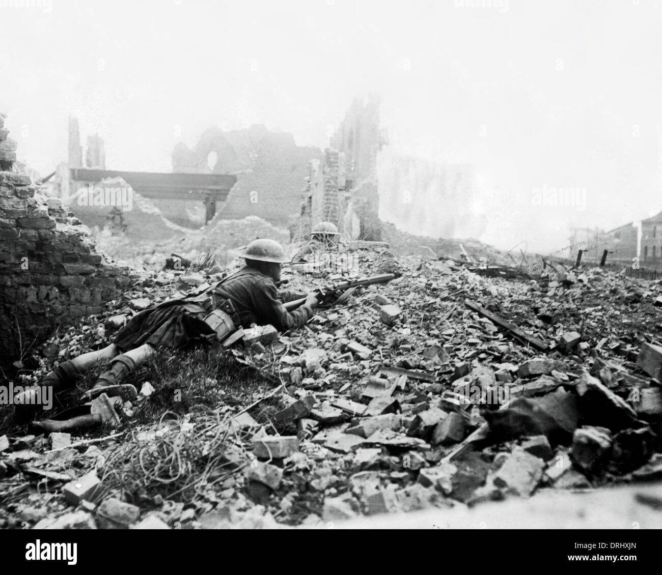 Scots troops in action in French village, WW1 Stock Photo - Alamy