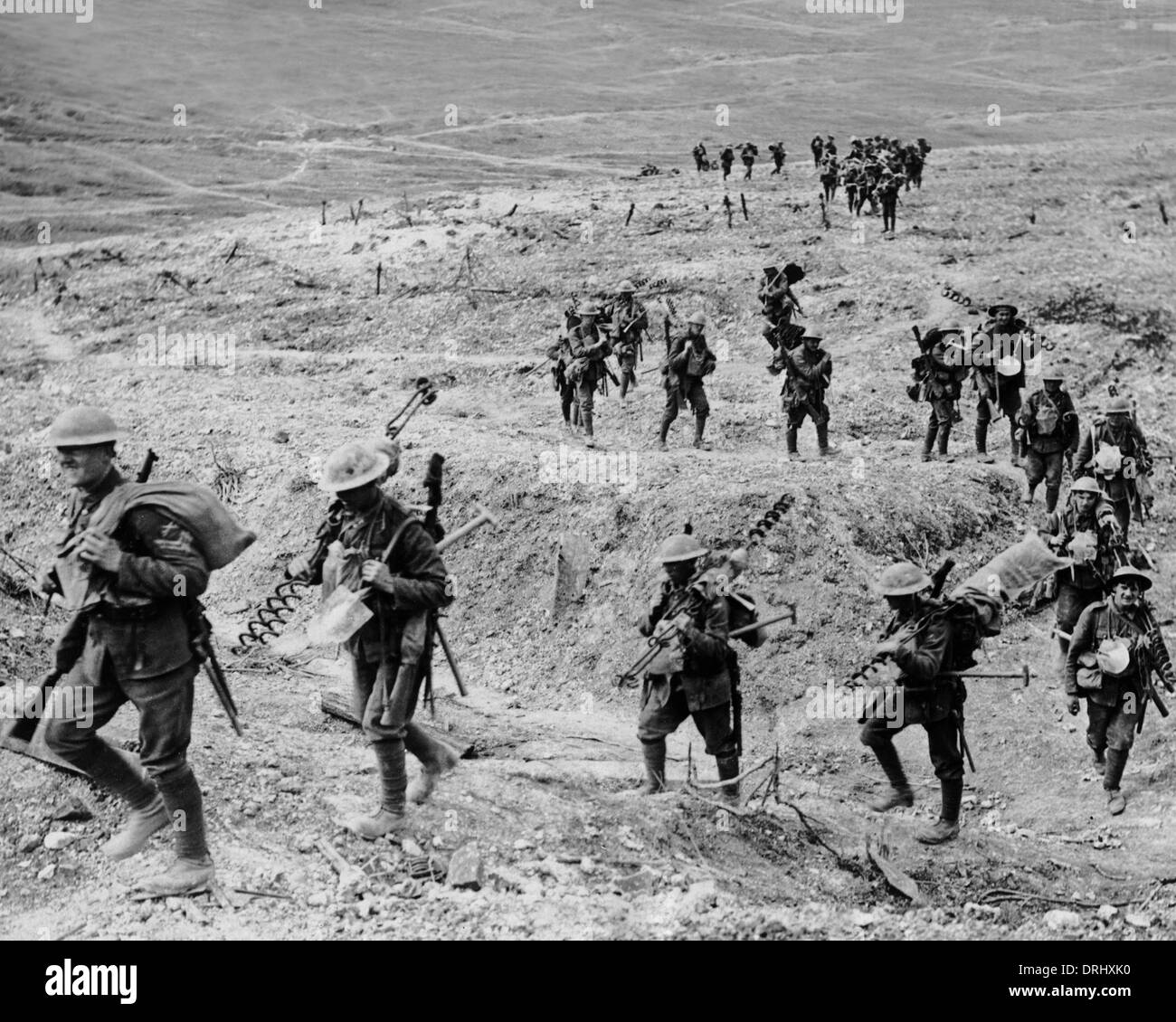 British wiring party on Western Front, WW1 Stock Photo - Alamy