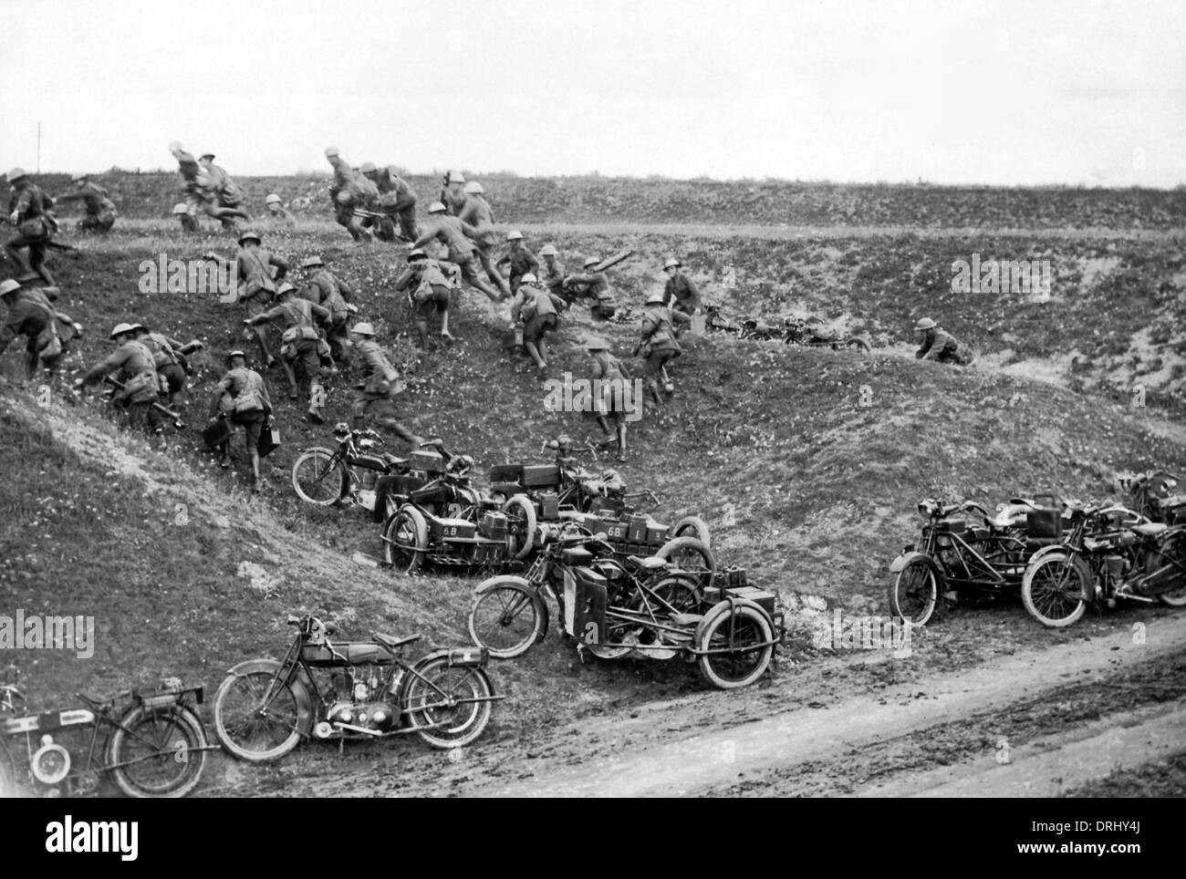 Motor machine guns taking cover, Western Front, WW1 Stock Photo - Alamy