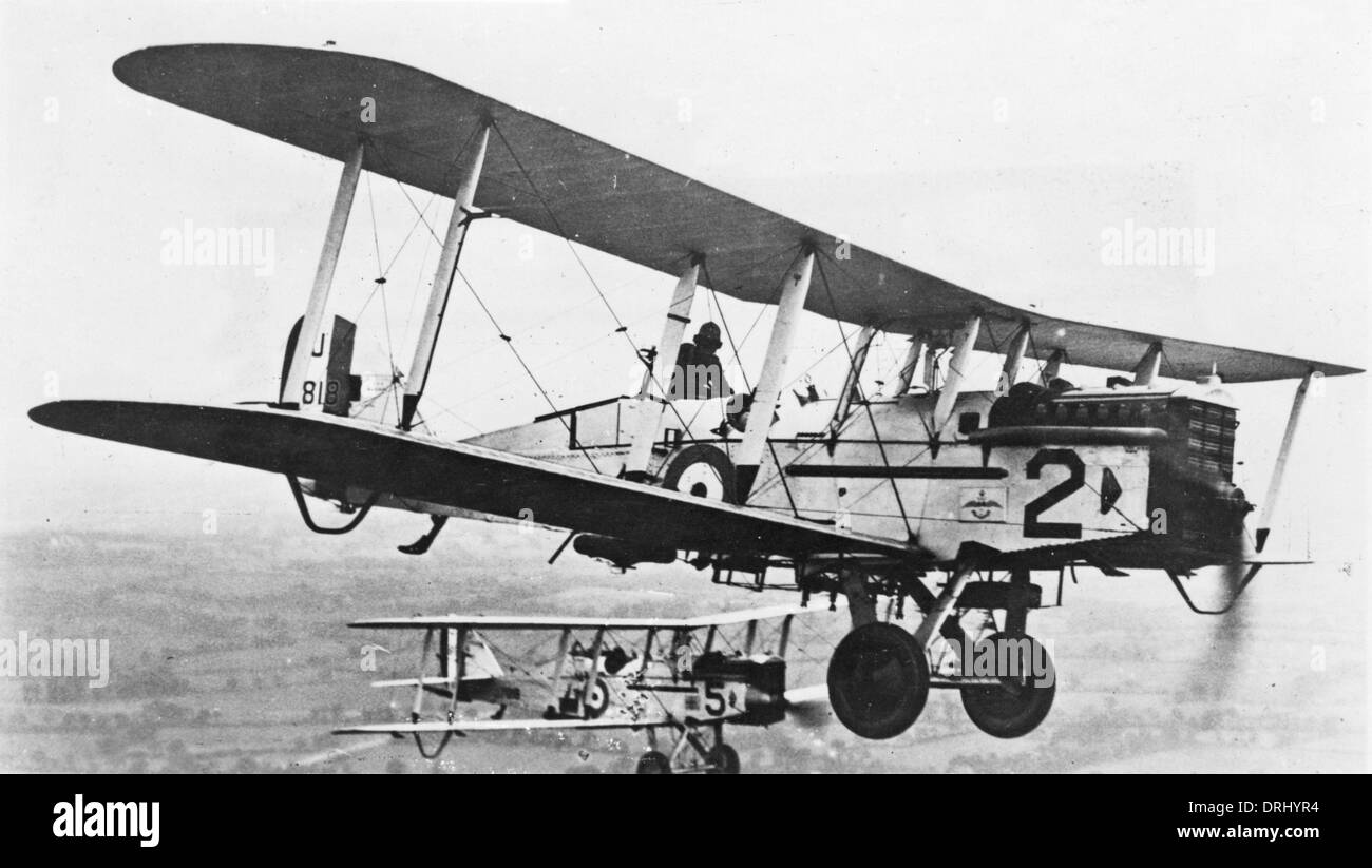Two British DH9A biplanes in flight, WW1 Stock Photo - Alamy