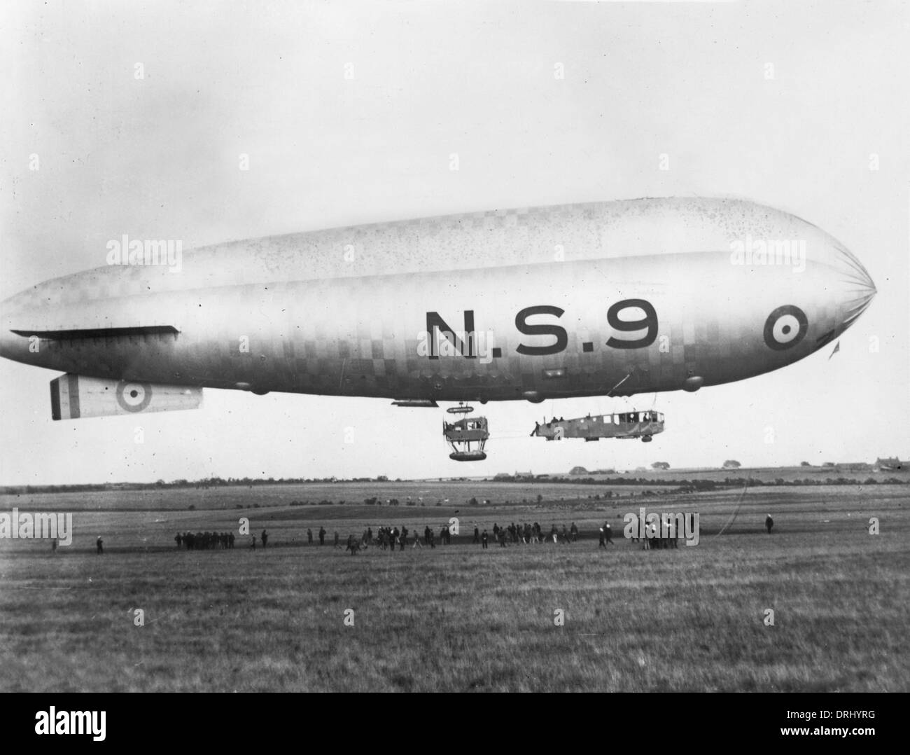Ww1 airship hi-res stock photography and images - Alamy