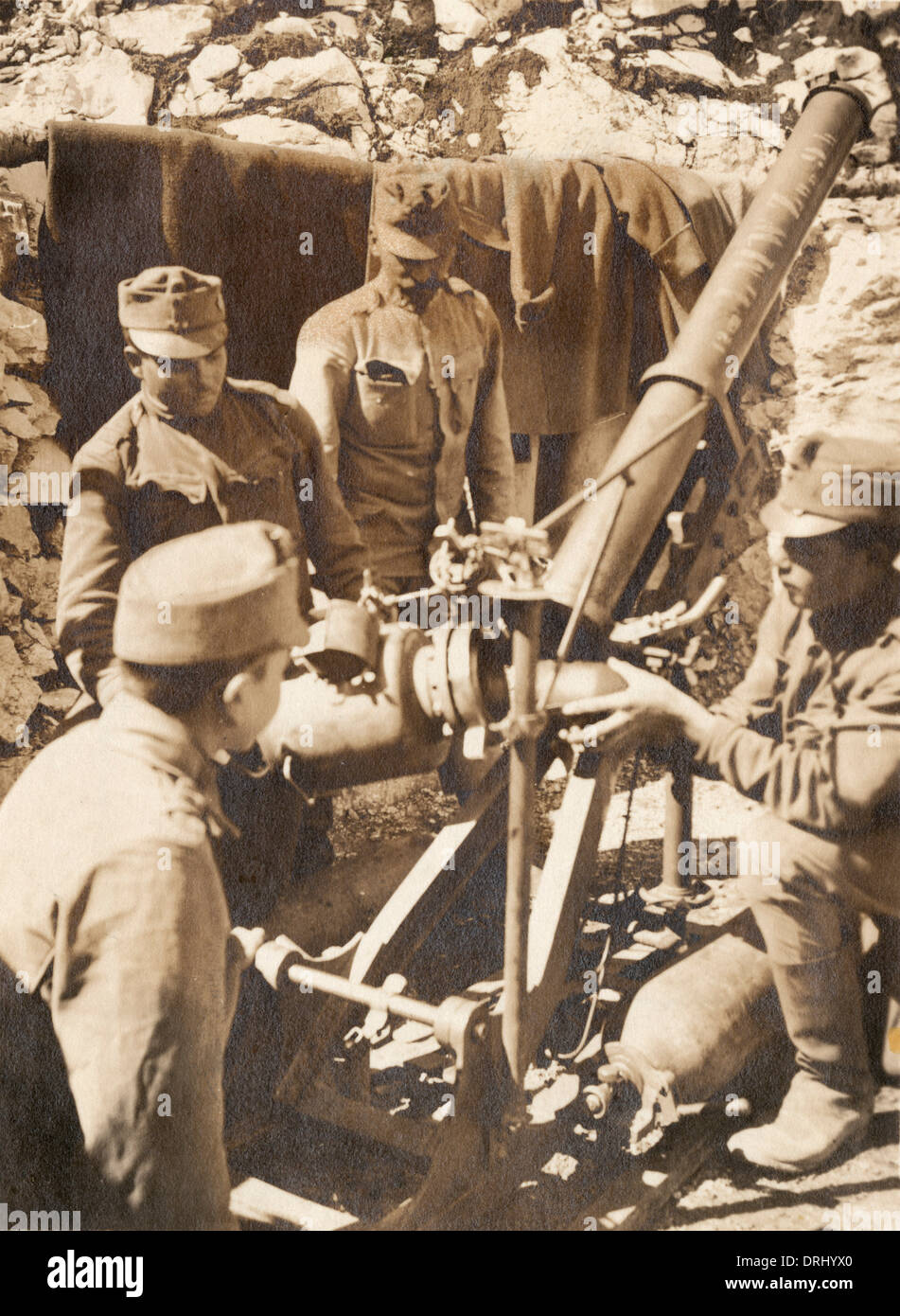 Loading a mortar shell hi-res stock photography and images - Alamy