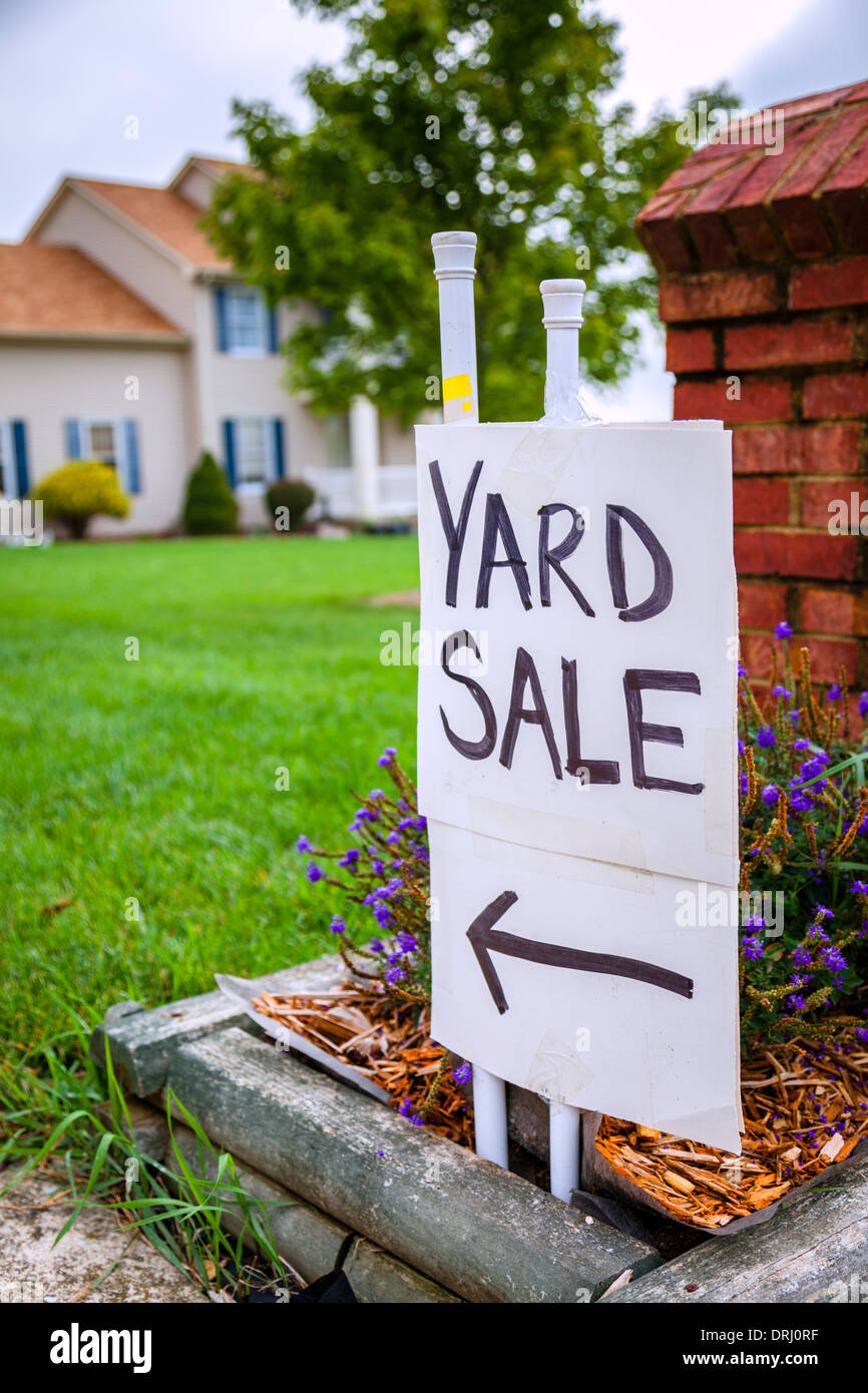 Yard sale sign hi-res stock photography and images - Alamy