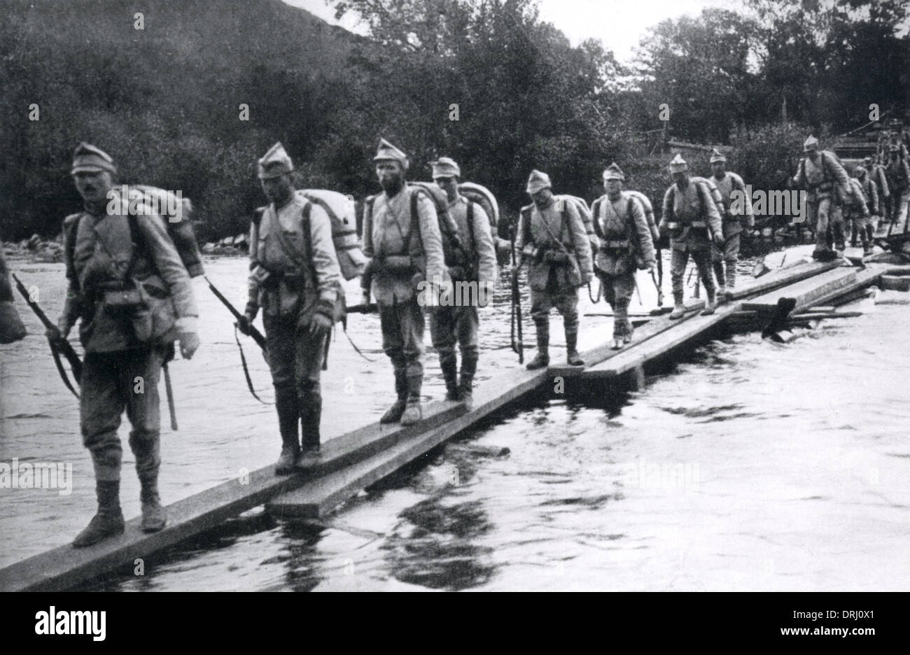 Romanian soldiers retreating, WW1 Stock Photo - Alamy