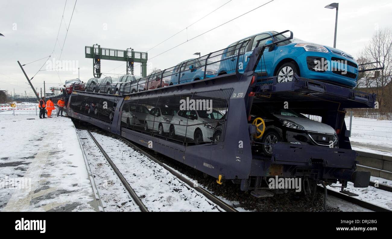 Rail derail hi-res stock photography and images - Alamy