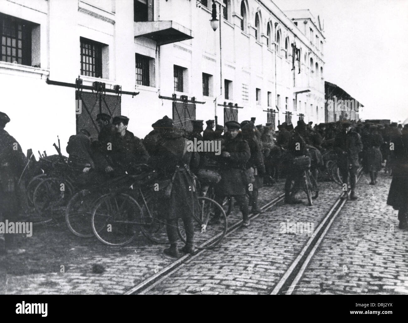 British cyclists company disembarking, Salonika, WW1 Stock Photo - Alamy