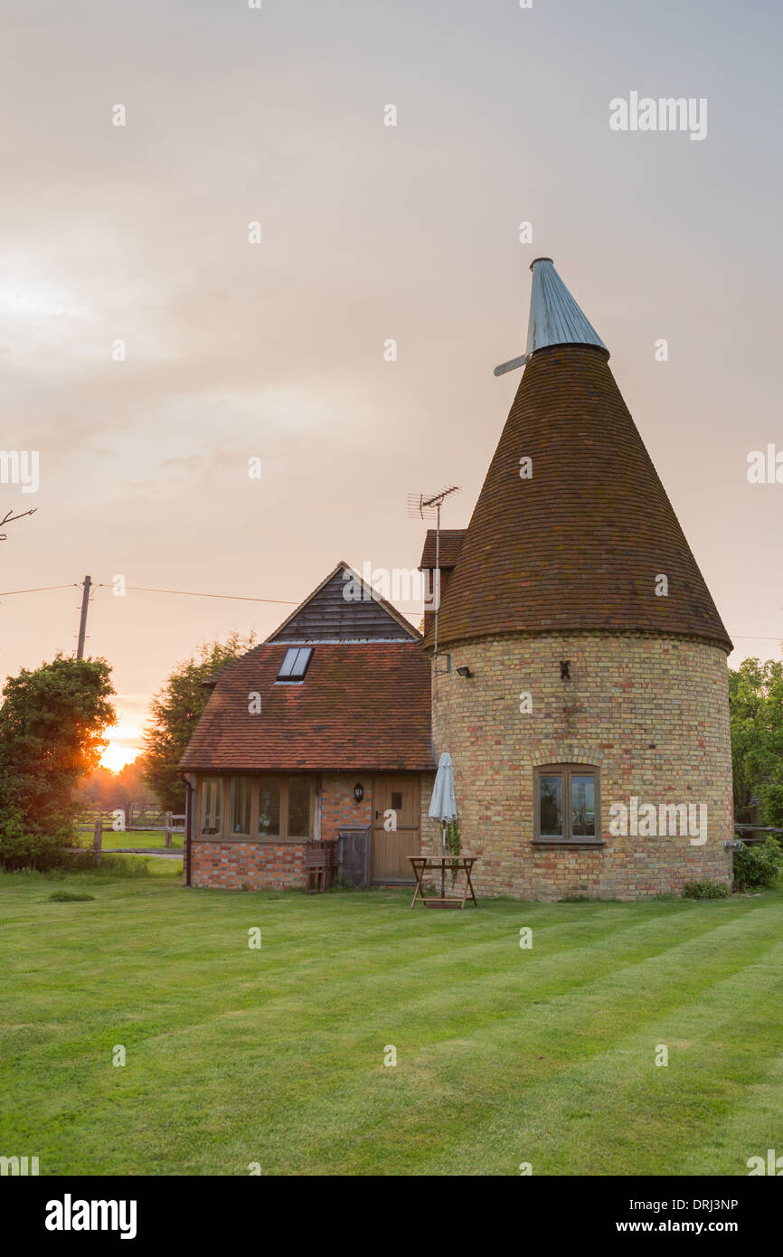 Oast house hi-res stock photography and images - Alamy