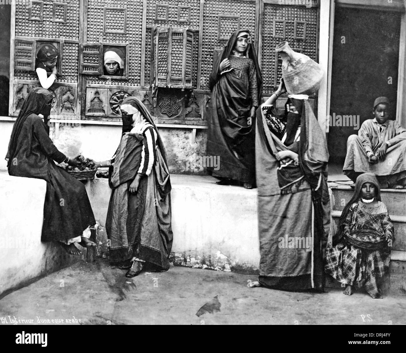 Arab women face Black and White Stock Photos & Images - Alamy