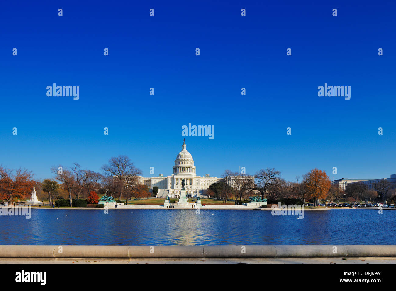 The United States Capitol behind the Capitol Reflecting Pool in ...