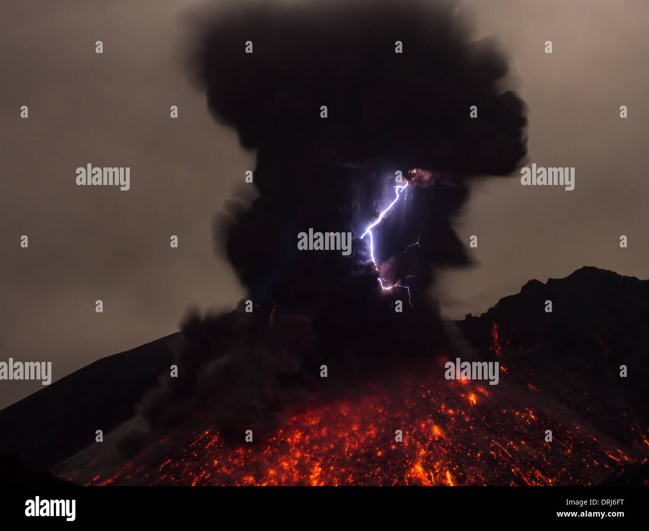 Volcanic Lightning during eruption at Sakurajima in Japan - February ...