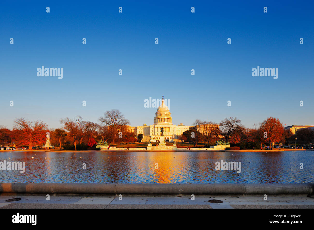 The United States Capitol behind the Capitol Reflecting Pool in ...
