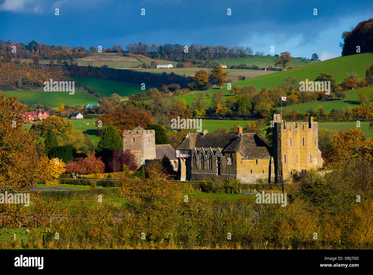 Medieval fortified manor house hi-res stock photography and images - Alamy