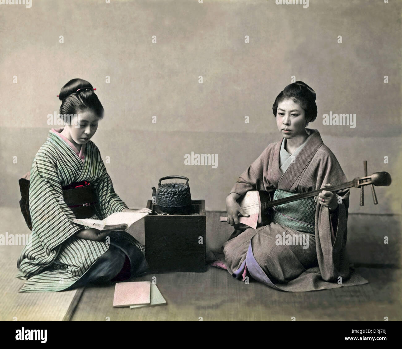 Japan shamisen hi-res stock photography and images - Alamy