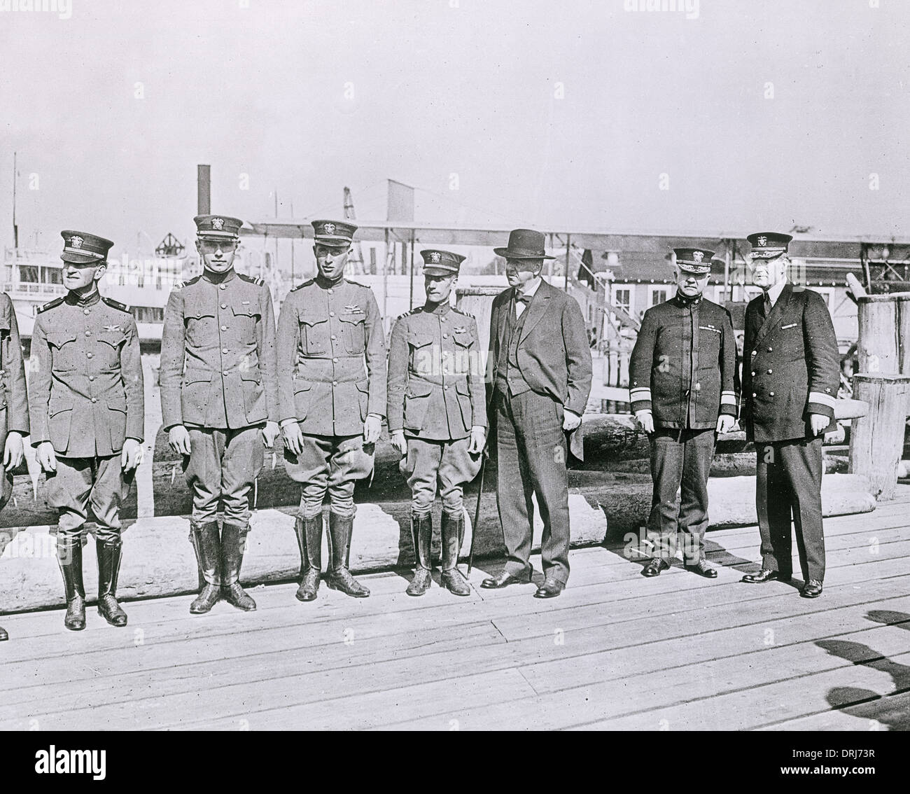Us navy flight crew hi-res stock photography and images - Alamy