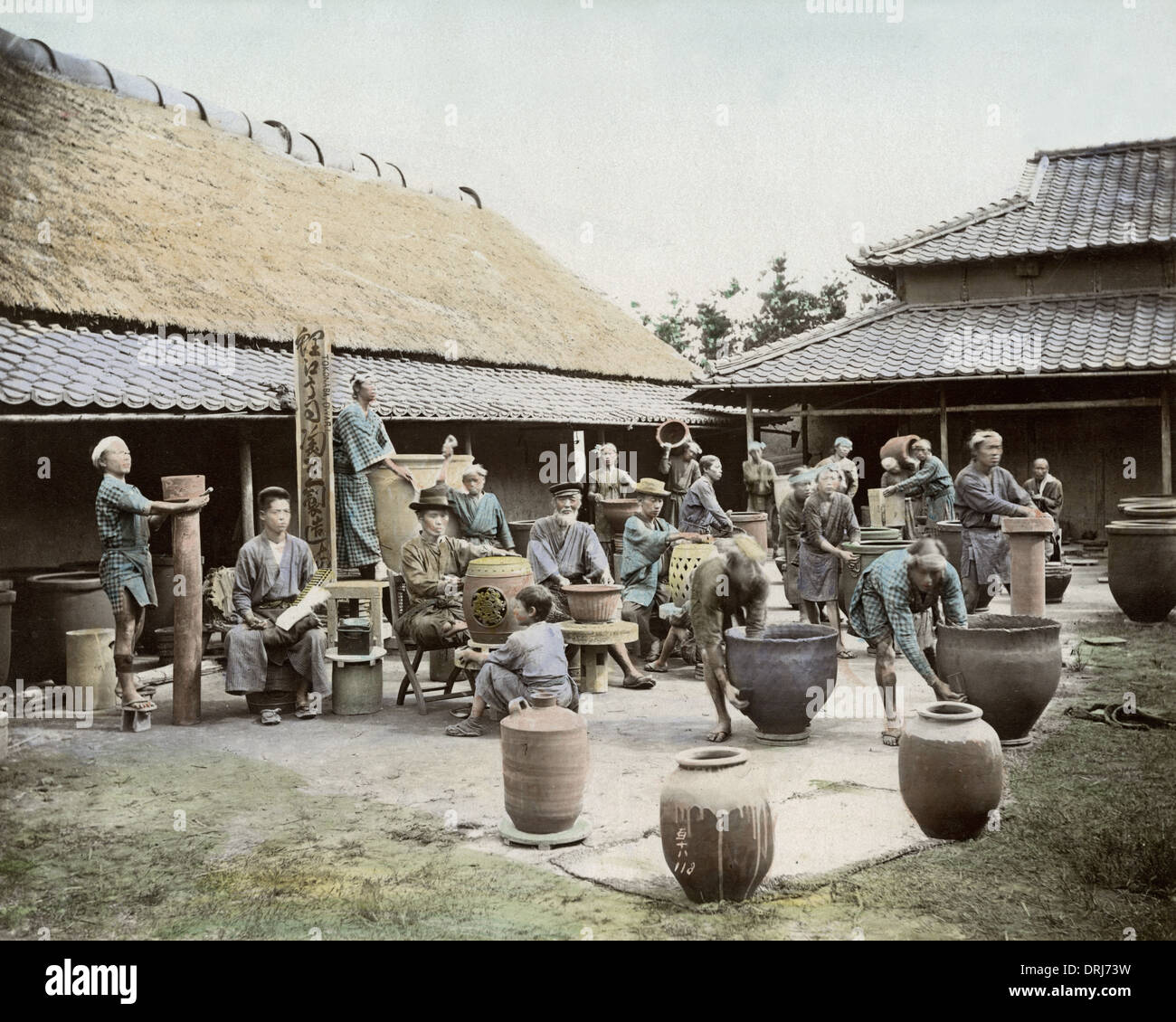 Japanese crafts pottery hi-res stock photography and images - Alamy