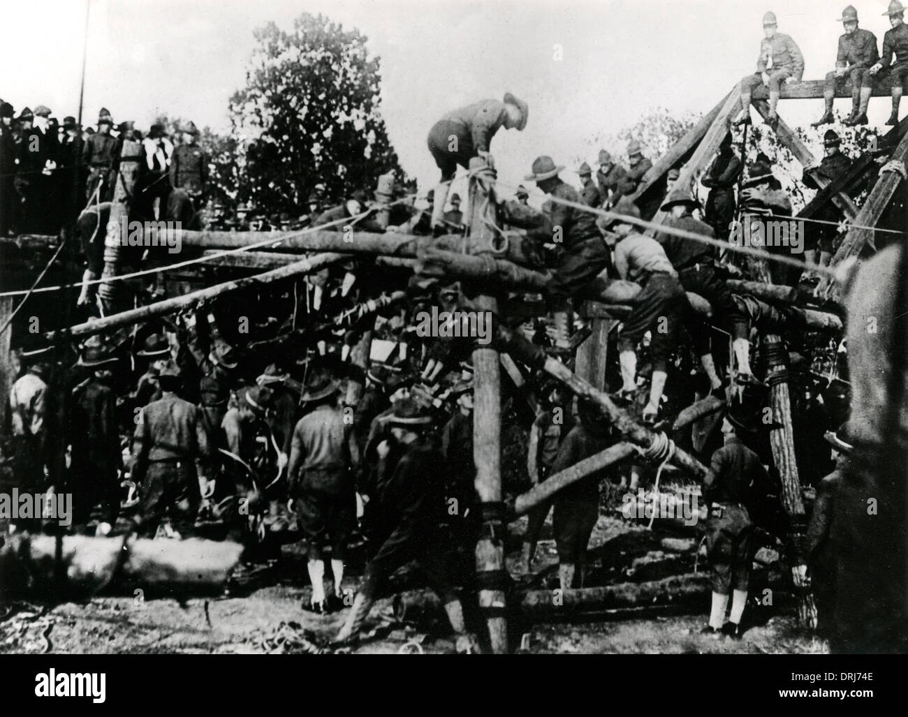 War camp construction hi-res stock photography and images - Alamy