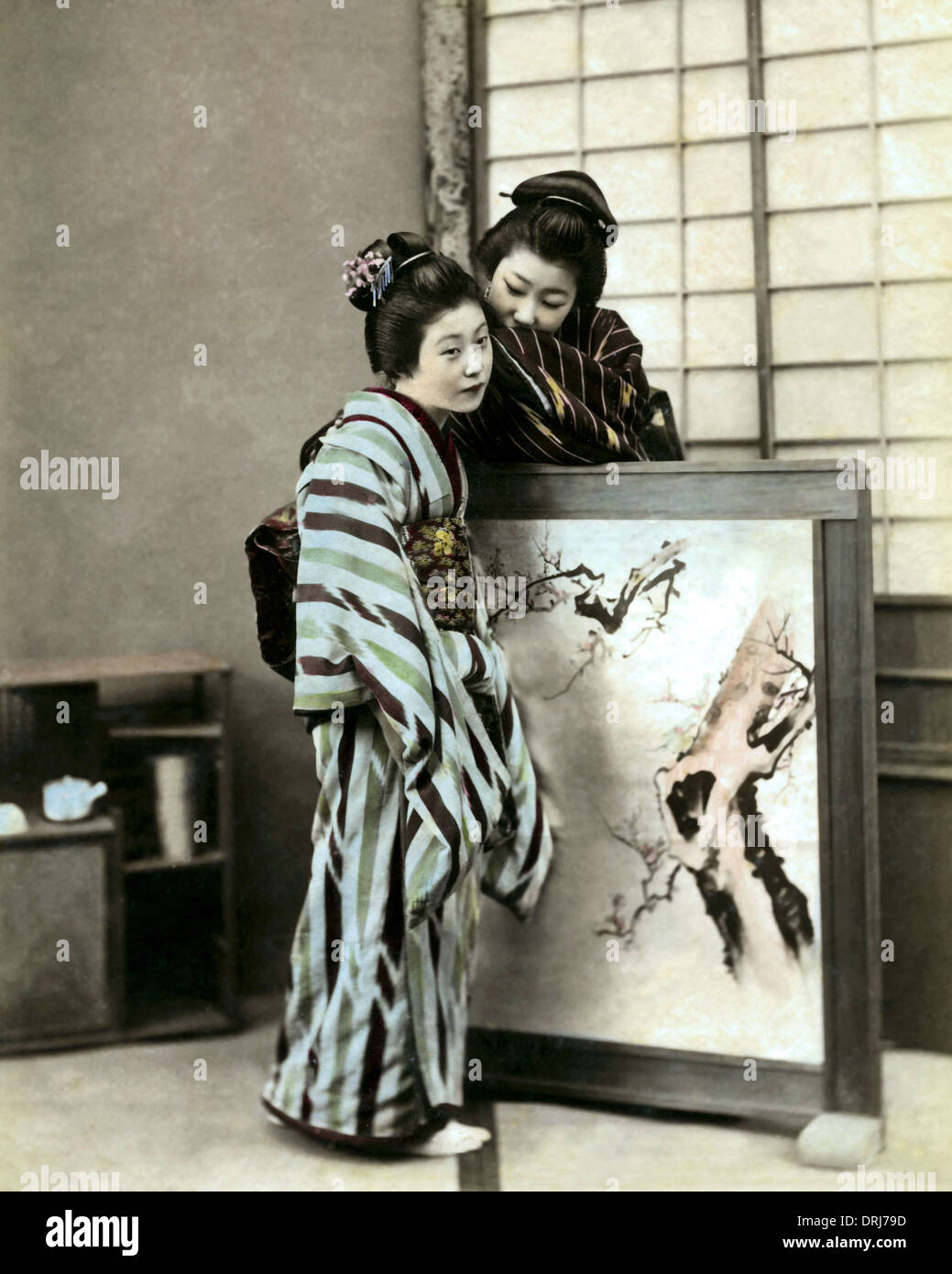 Two japanese geishas hi-res stock photography and images - Alamy