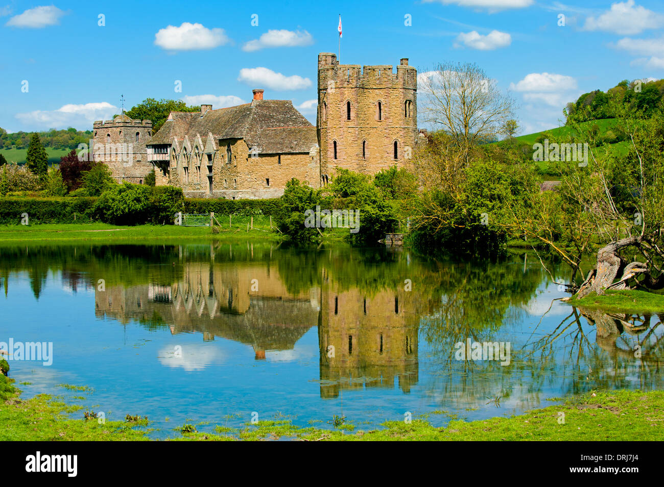 Stokesay castle gate house hi-res stock photography and images - Alamy
