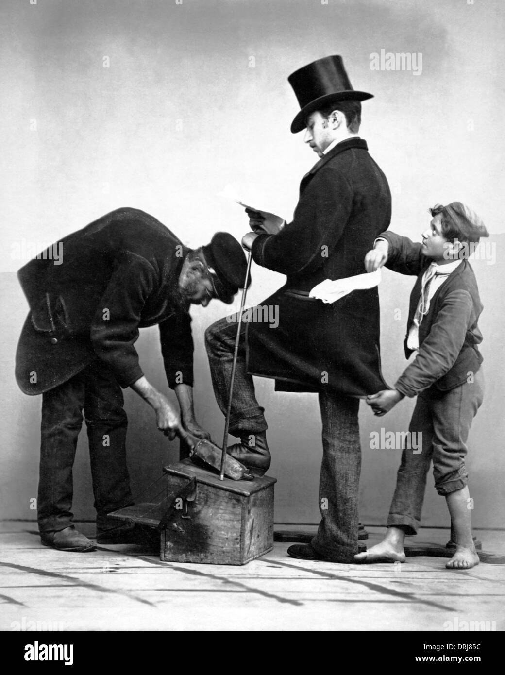 Client, shoeshine and pickpocket, Naples, Italy Stock Photo - Alamy