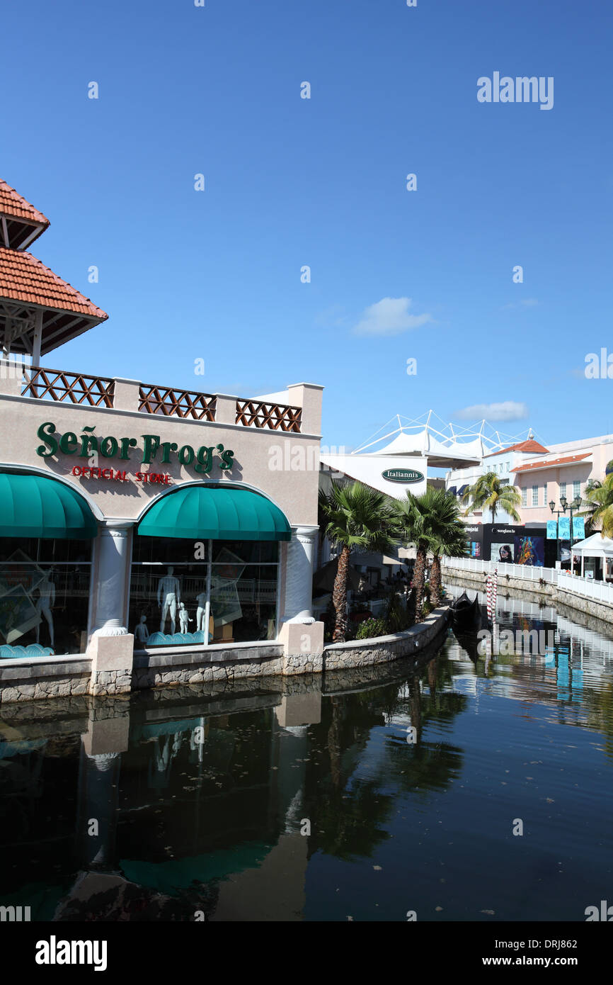 Senor Frog shop, Isla shopping center, Hotel Zone, Cancun Stock Photo ...