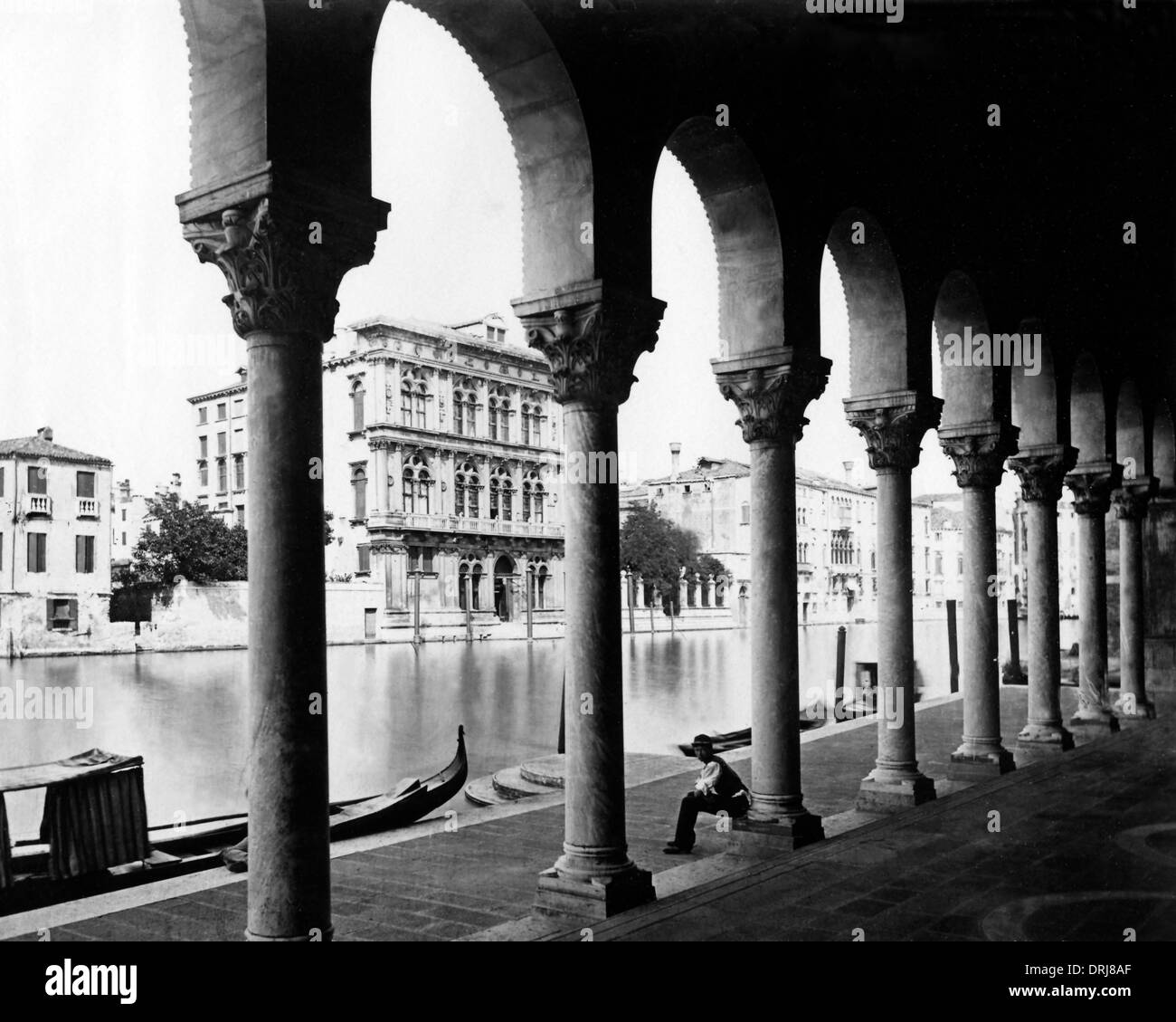 Heritage buildings Black and White Stock Photos & Images - Alamy