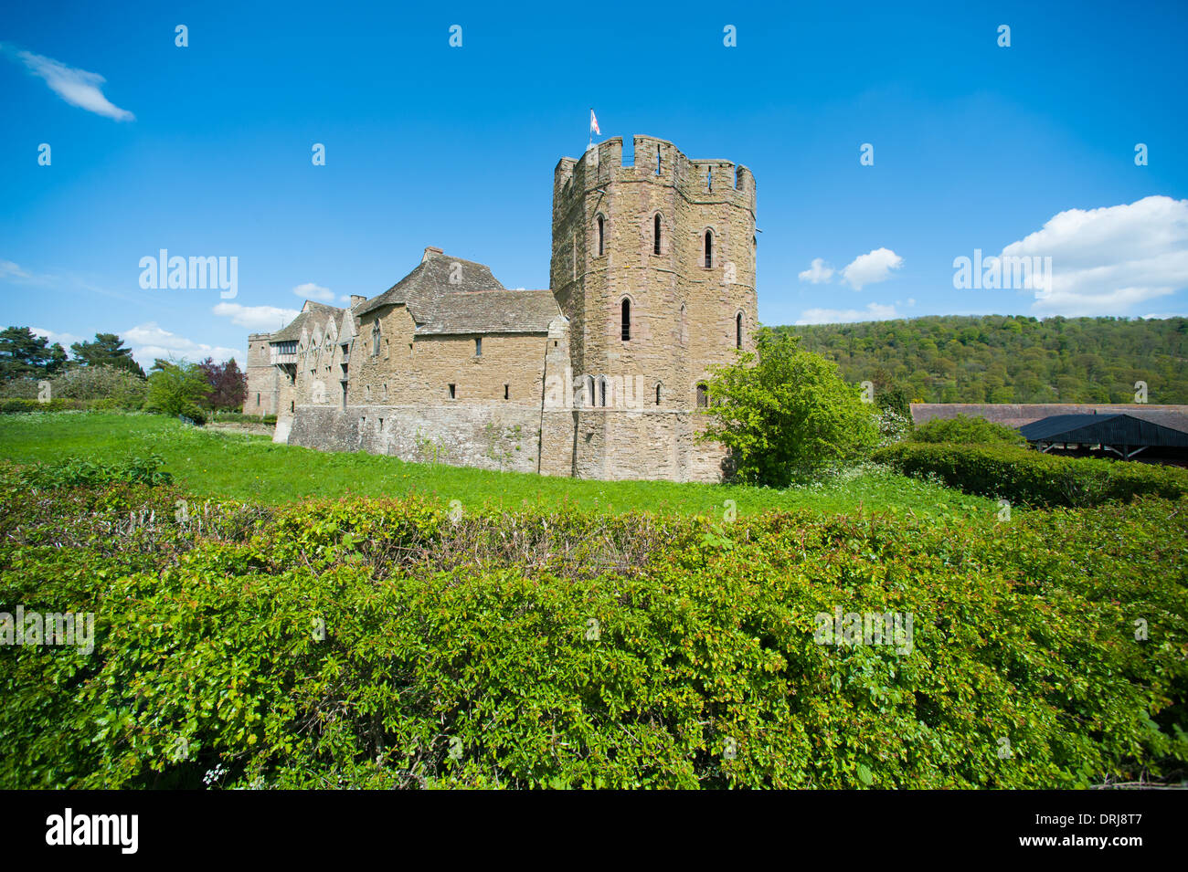 13th century medieval fortified manor house hi-res stock photography ...
