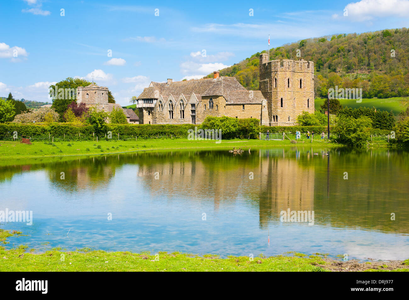 Stokesay castle gate house hi-res stock photography and images - Alamy