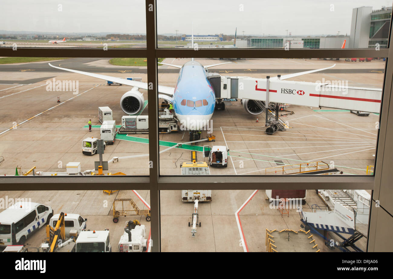 Thomson Dreamliner 787 loading cargo and passengers at Gatwick Airport ...