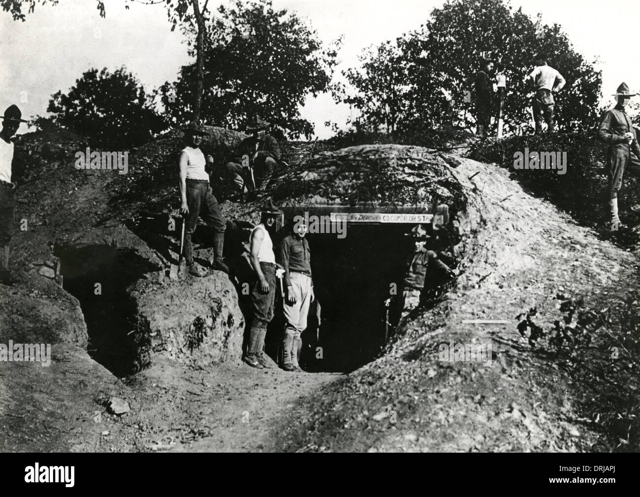 Wwi ww1 dugout hi-res stock photography and images - Alamy