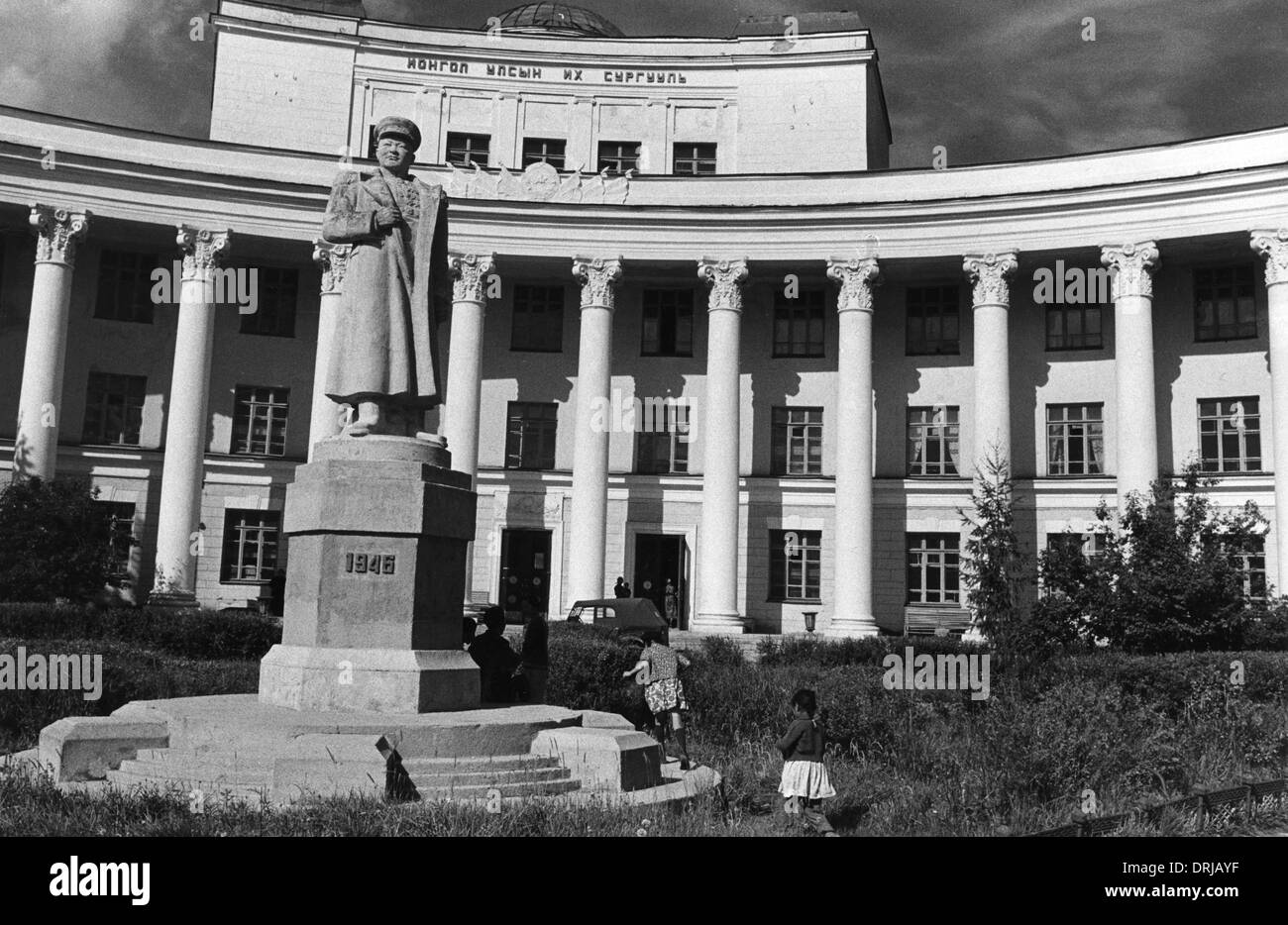 Architecture university building columns Black and White Stock Photos ...