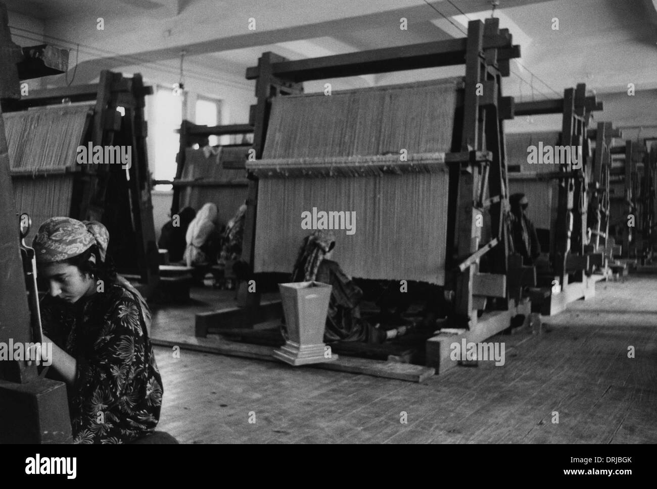 Weavers working in carpet hi-res stock photography and images - Alamy