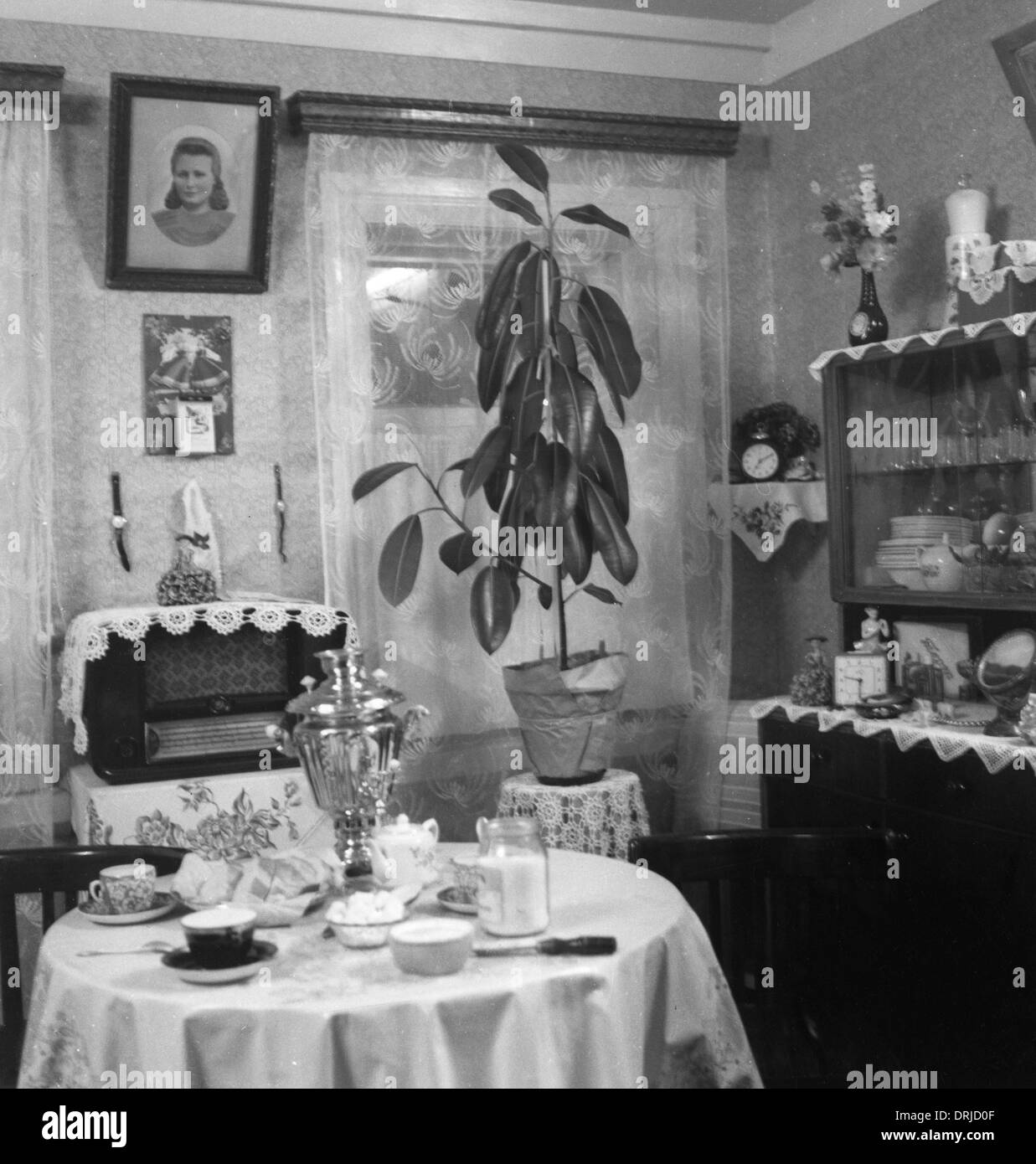 Pot at home Black and White Stock Photos & Images - Alamy