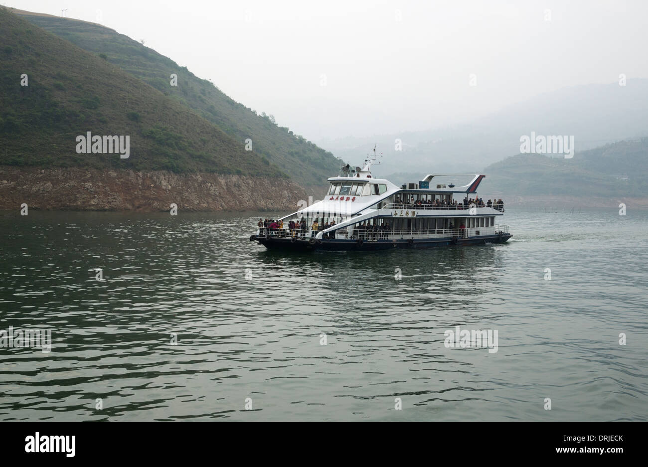 Small tourist boat on Yangtze River China Stock Photo - Alamy