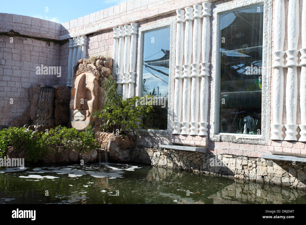 Mayan inspired shop facade in La Isla shopping center, Hotel Zone ...