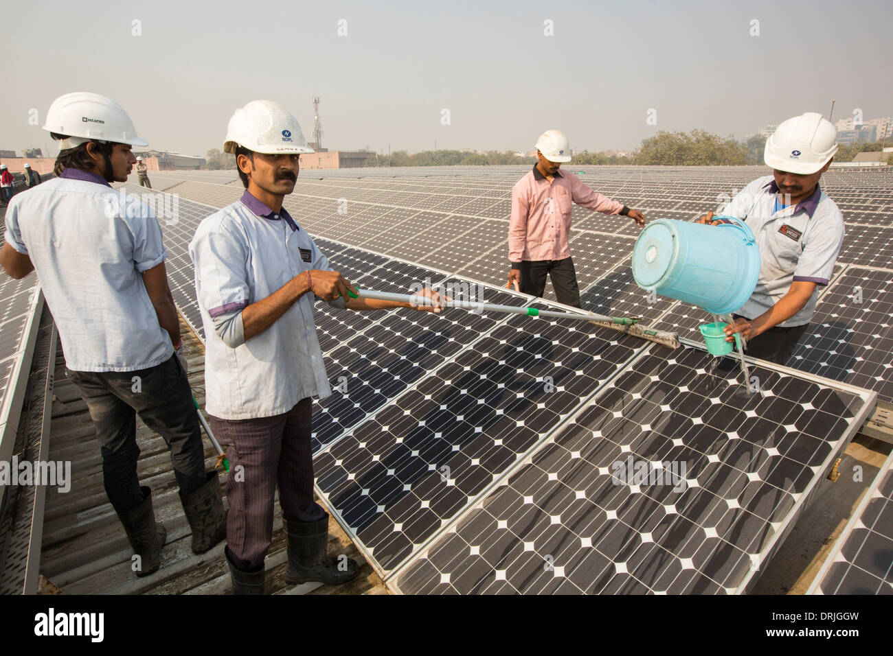 Dusty solar panels hi-res stock photography and images - Alamy