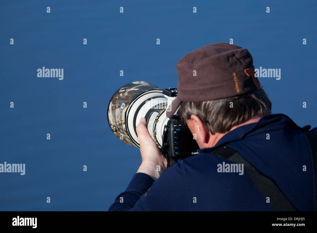 Man with big camera and optics Stock Photo - Alamy