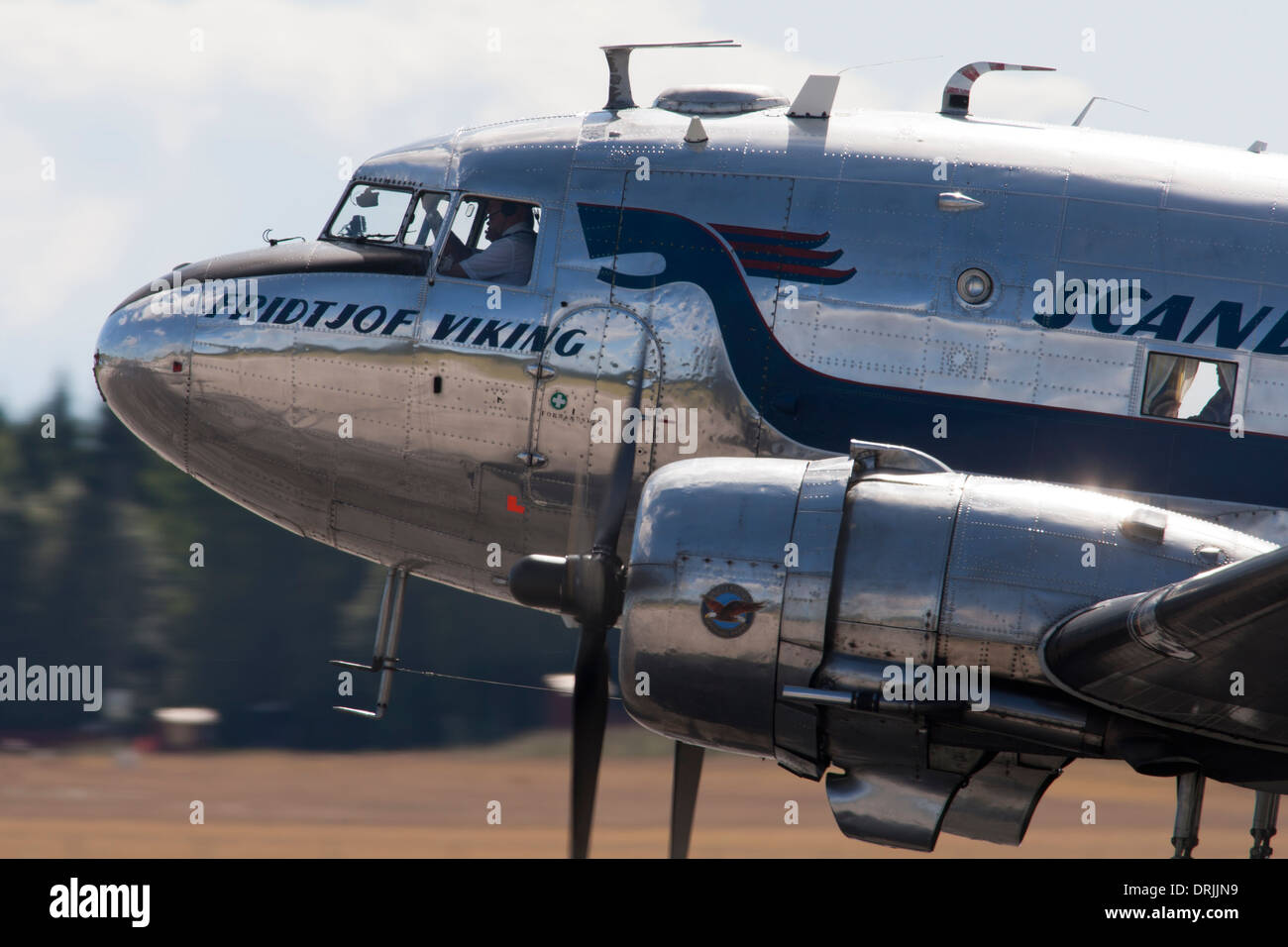 Old DC-3 propeller plane Stock Photo - Alamy
