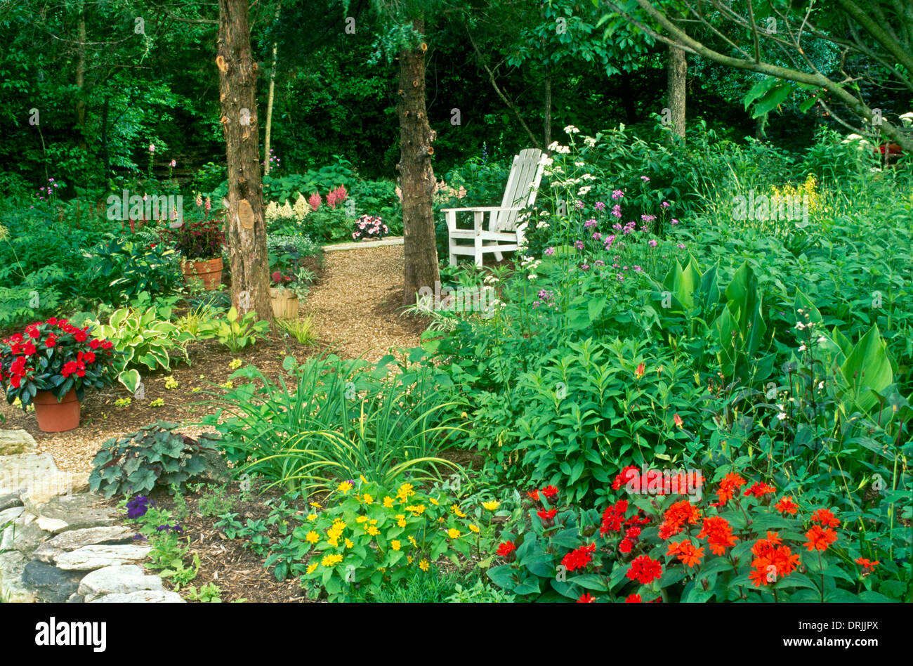 Shaded walkways hi-res stock photography and images - Alamy