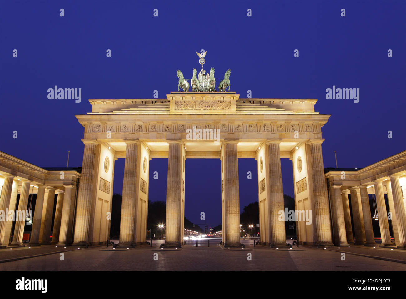 Berlin arch hi-res stock photography and images - Alamy