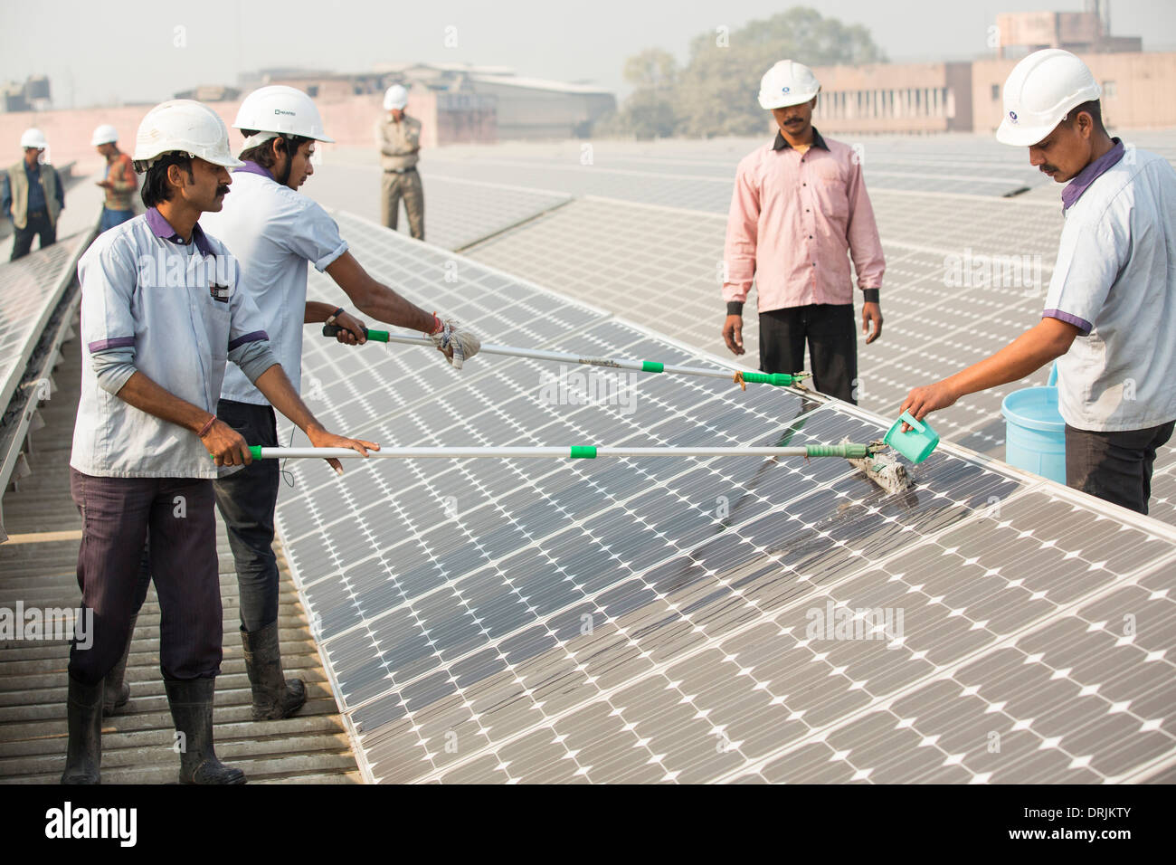 Dusty solar panels hi-res stock photography and images - Alamy