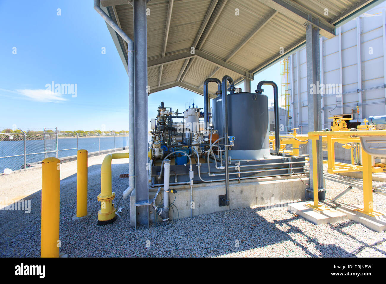 Natural gas distribution system for an electric cogeneration plant ...