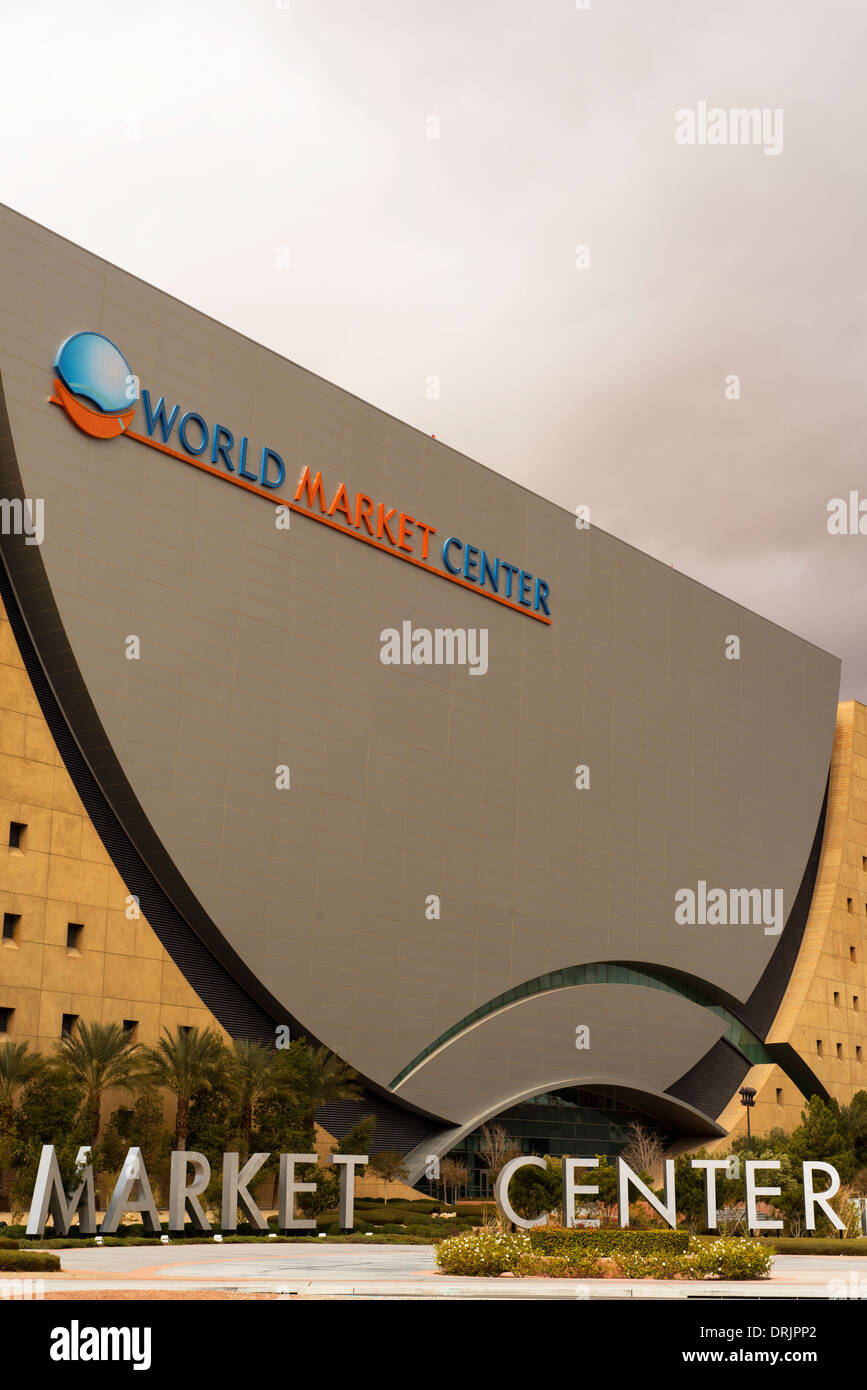 Shopping center exterior hi-res stock photography and images - Alamy