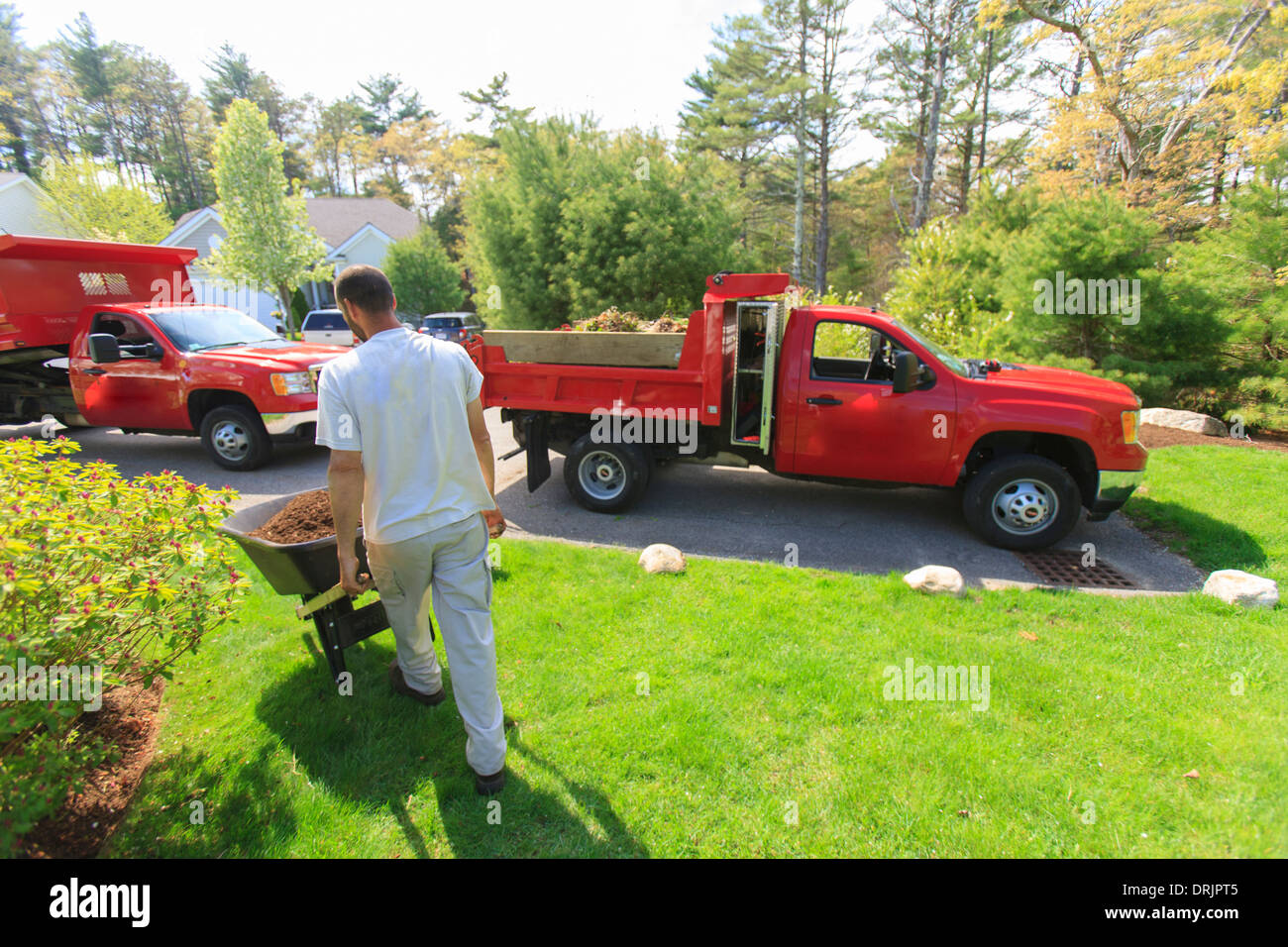 Landscaping Truck Mulch at Alicia Finch blog