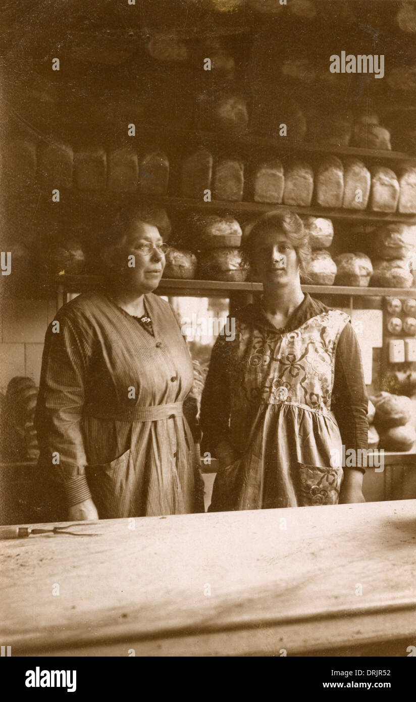 Woman working 1910s hi-res stock photography and images - Alamy