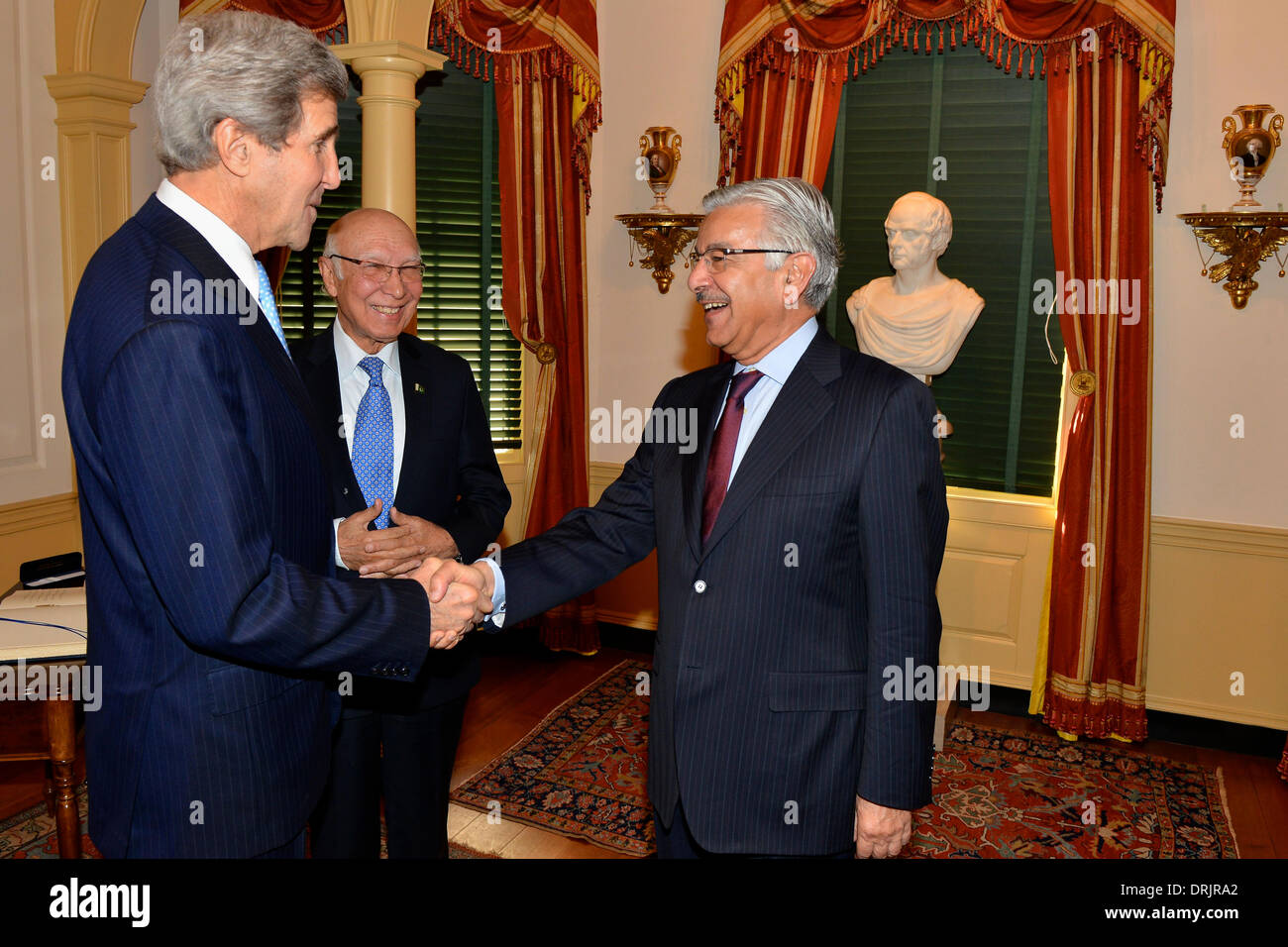 US Secretary of State John Kerry welcomes Pakistan Defense Minister ...