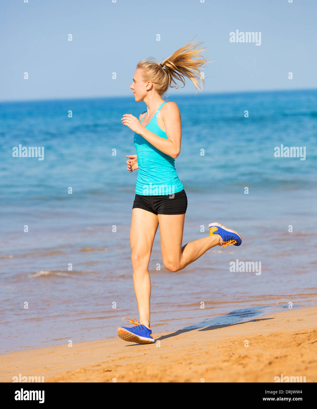 Fitness beach hi-res stock photography and images - Alamy
